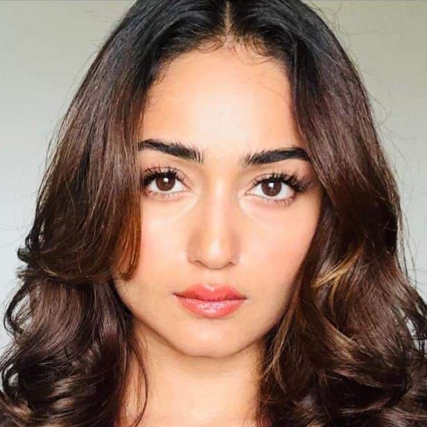 Aarti Sachdeva's Instagram, Twitter & Facebook on IDCrawl